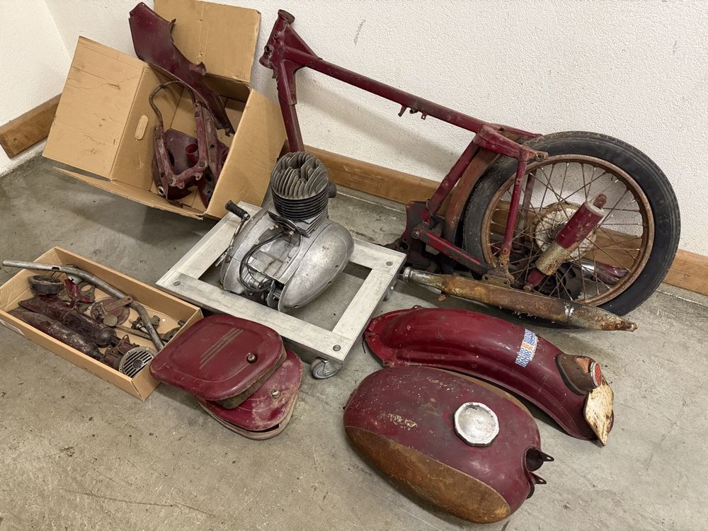 Lot de pièces moto oldtimer Jawa 125cc type 355 de 1959 CZ (Défectueux ...