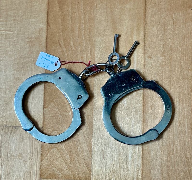 Handschellen (Neu (gemäss Beschreibung)) in Glattbrugg für CHF 21 – mit ...