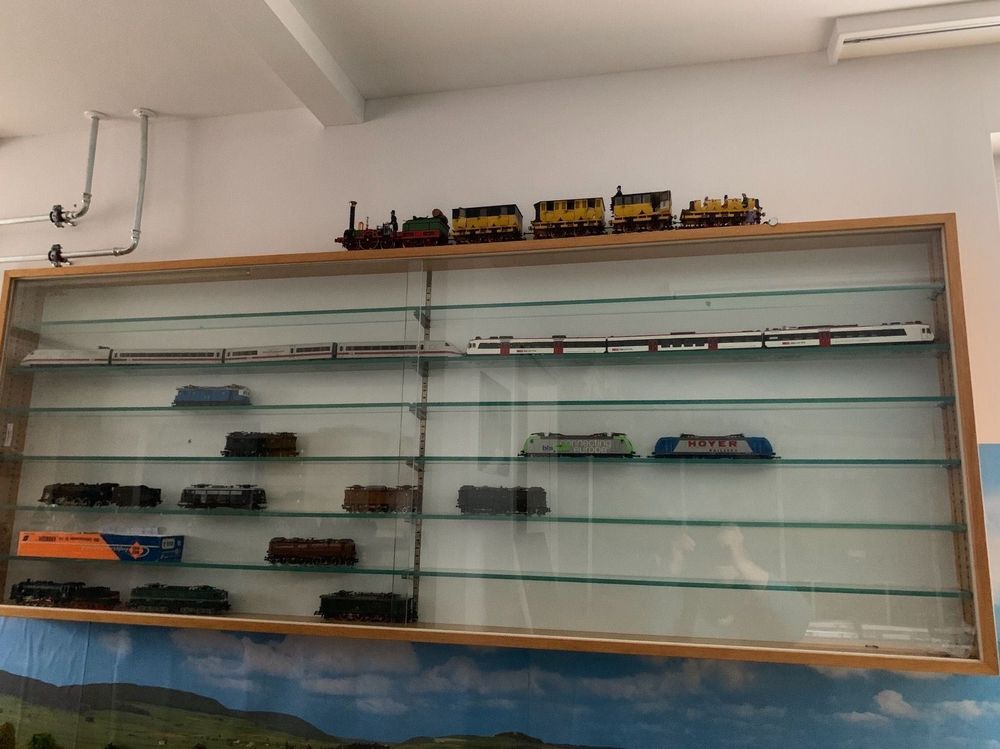 Modell - Eisenbahn Vitrine 2 Meter | Kaufen auf Ricardo