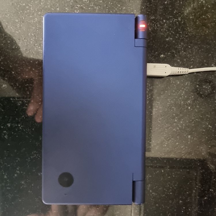 Nintendo DSi Metallic Blau mit Tragtasche (Neu (gemäss Beschreibung ...
