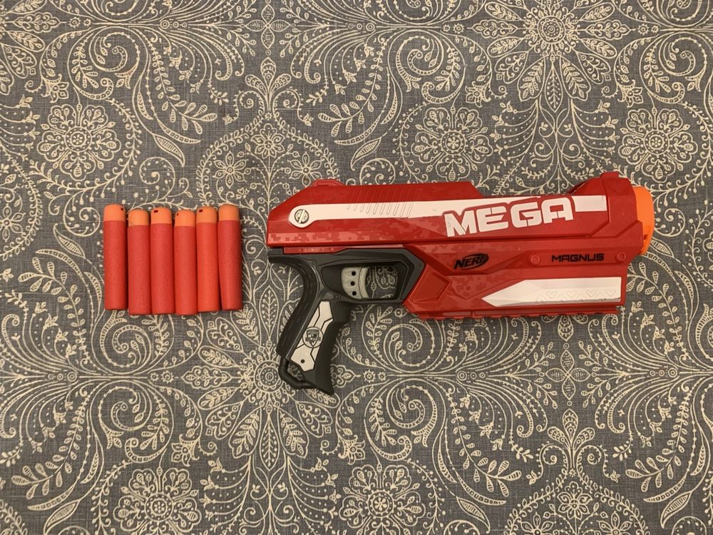 Nerf Gun Mega Magnus mit 6 Darts (2 volle Ladungen) (Gebraucht) in ...