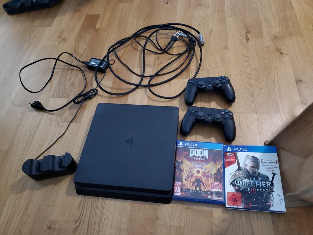 ps4 slim, 2controller, charging dock, DOOM/Witcher (Gebraucht) in ...