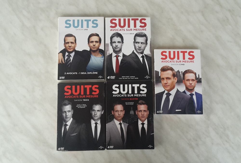 Coffrets DVD série Suits saisons 1 à 5 (Gebraucht) in Cheseaux-Sur ...