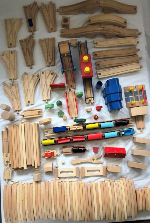 Holzspielzeug - Eisenbahn - teilweise mit BRIO (Gebraucht) in ...