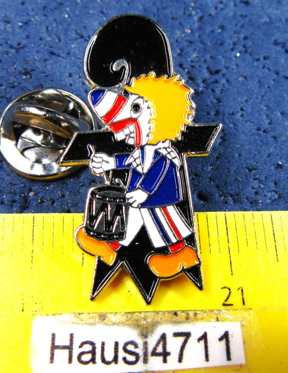 BASEL FASNACHT TROMMLER WAGGIS PIN GEPRÄGT 30mm HOCH (Gebraucht) in Ettingen für CHF 2.95 – mit ...