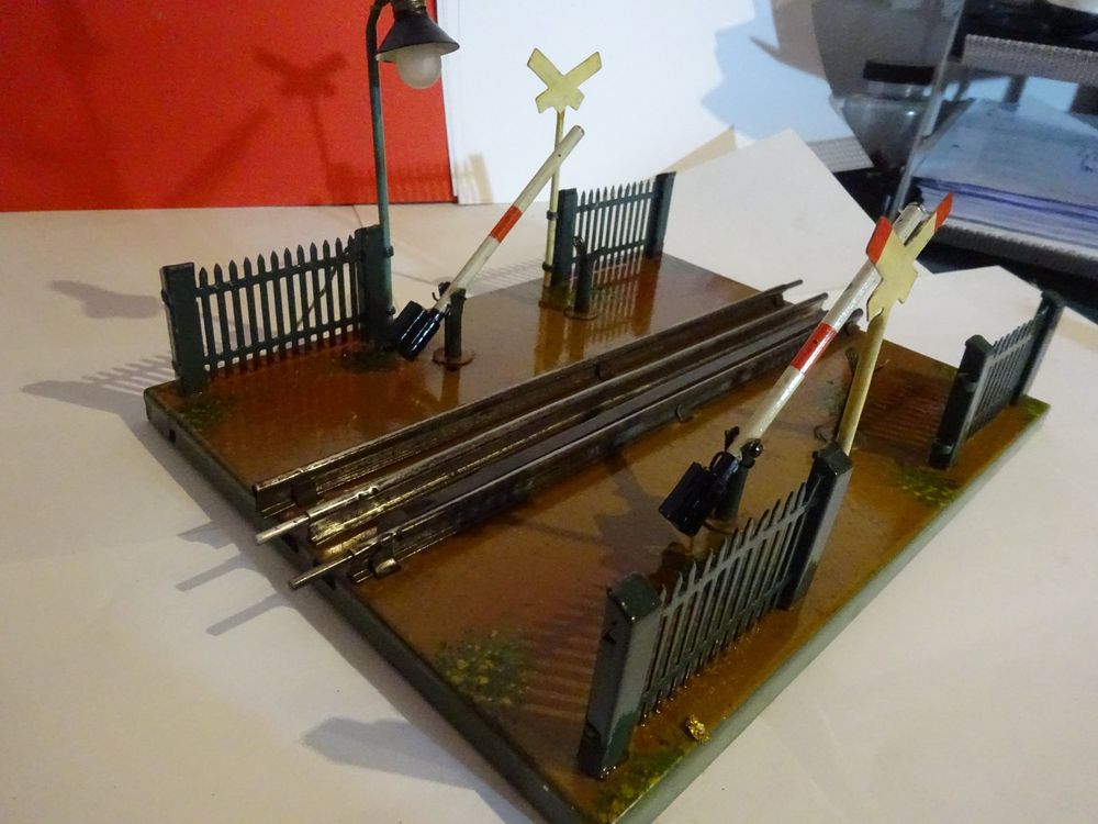 Märklin Bahnübergang, Spur 0, elektr. mit Schranken,2230/0BL | Kaufen auf Ricardo
