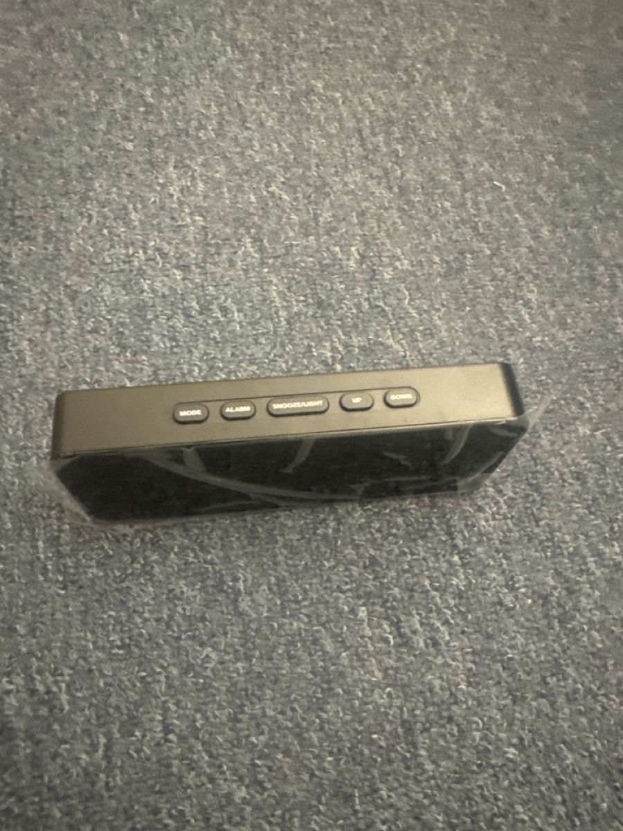 Sleek Digital Alarm Clock - Wake Up Refreshed! New! (Neu (gemäss ...