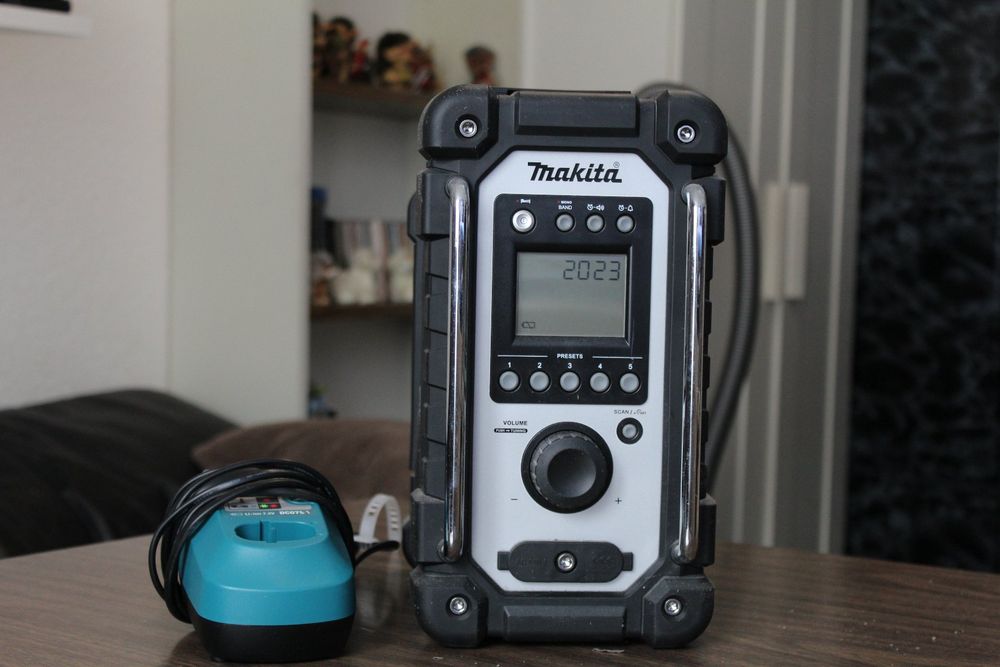 Makita Akku Und Ladegerat Fur Radio