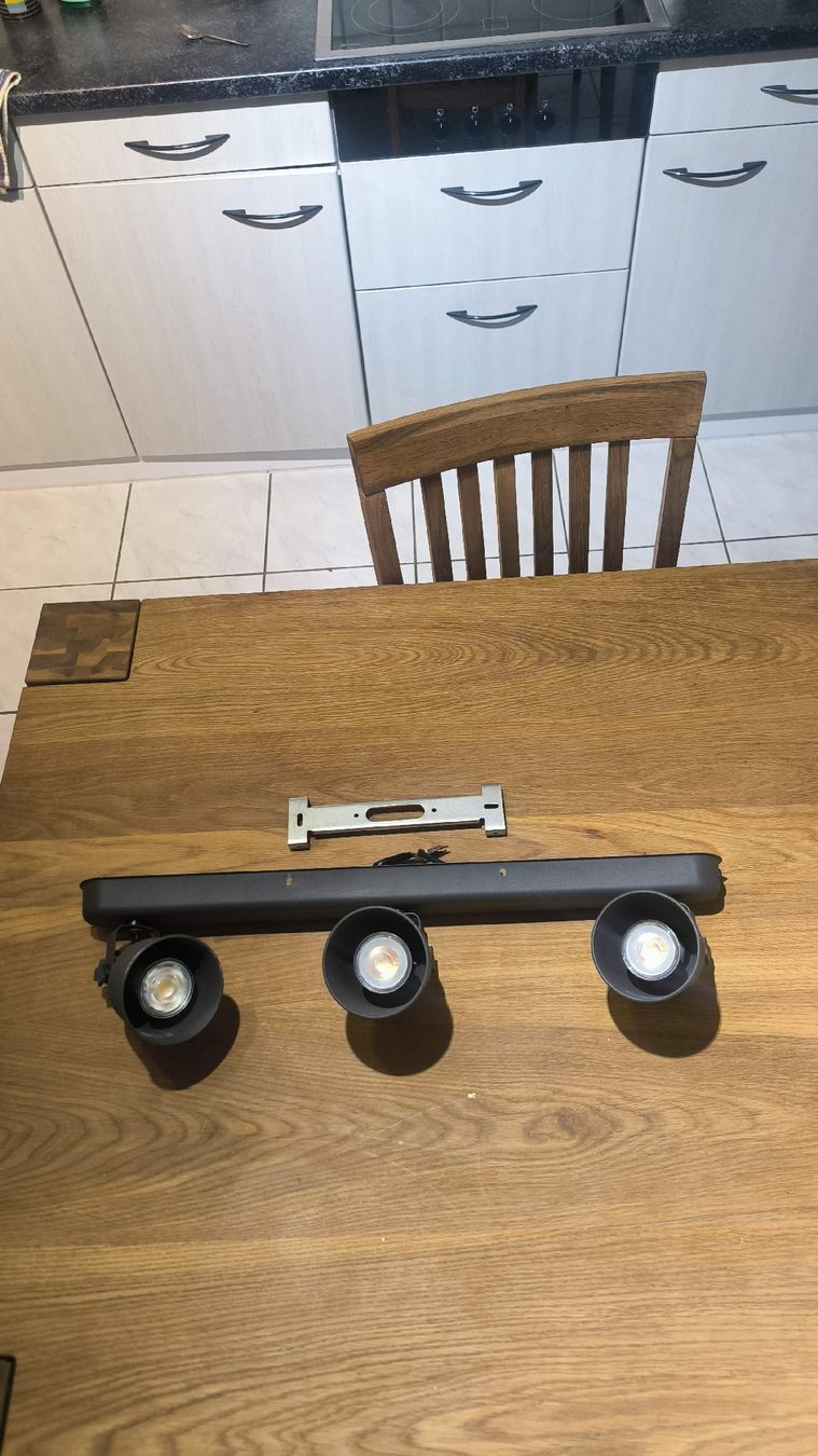 Ikea Hektar Lampe mit 3 Spots - Top Zustand (Gebraucht) in Münchenbuchsee für CHF 10 – mit ...