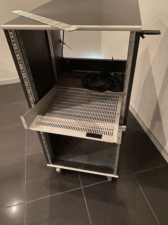 19 zoll Rack Möbel auf Rollen | Kaufen auf Ricardo