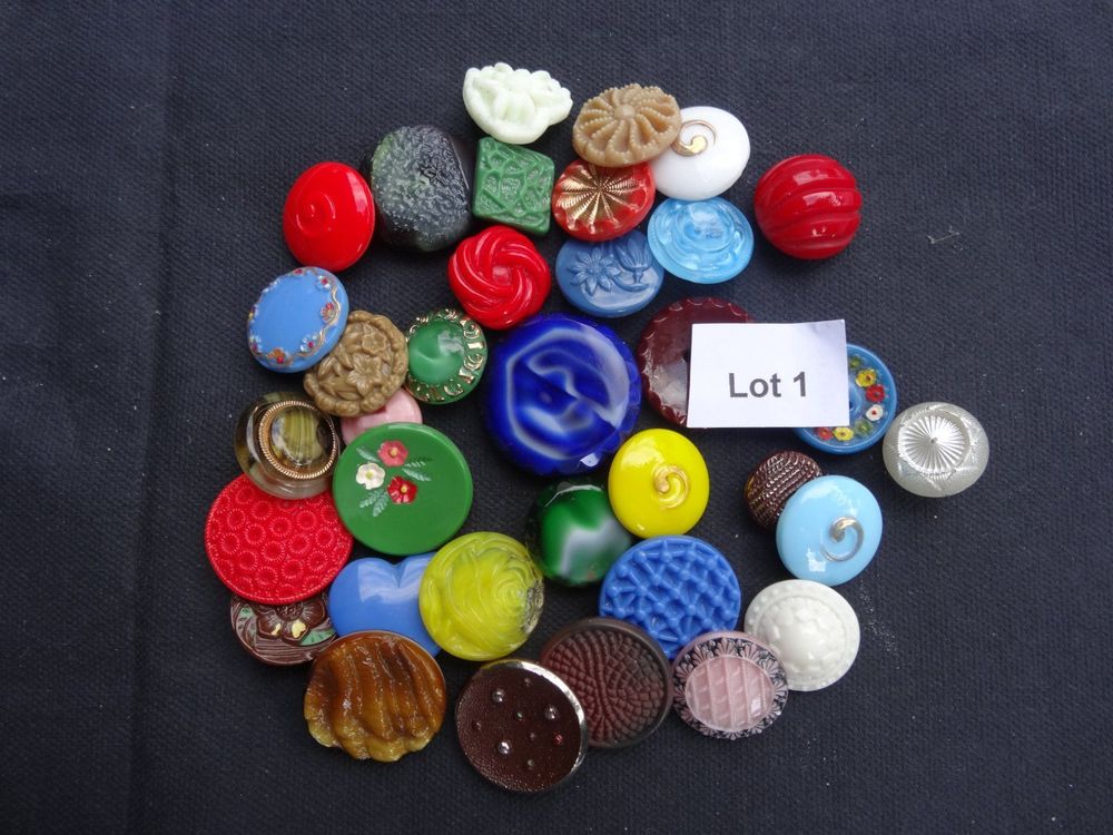 Glasknöpfe opak Lot 1 (Neu (gemäss Beschreibung)) in Pfeffingen für CHF ...