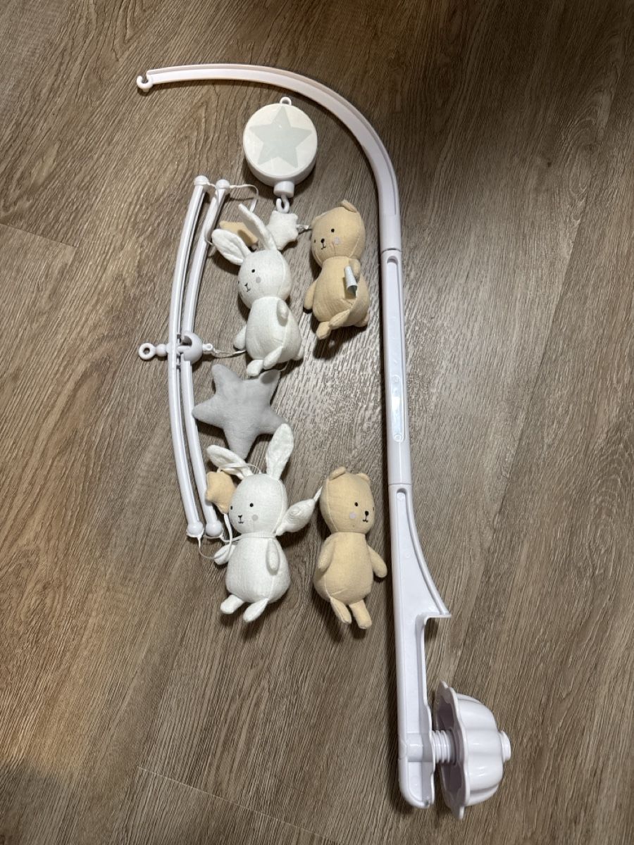 👶🏻🎶 Süsses Baby Mobile mit Bären und Häschen Figuren (Gebraucht) in ...