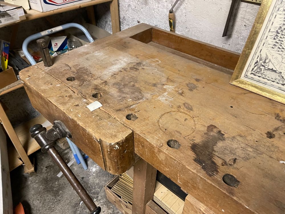 Grosse, alte Werkbank mit Schublade und 2x Schraubstock | Kaufen auf ...