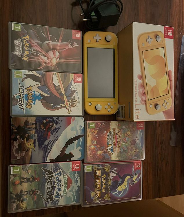 Nintendo Switch Lite + 5 Pokémon games | Kaufen auf Ricardo