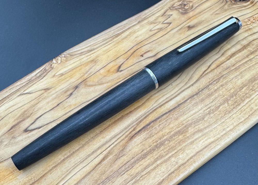 Montblanc 220 Füller grau/plat. Strichmattiert 585er (Gebraucht) in ...