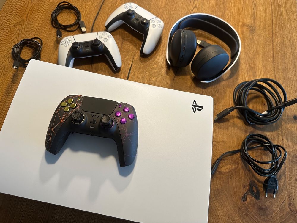 Playstation 5 disc inkl. 3 Controller (Gaming cont.)+Headset (Gebraucht ...