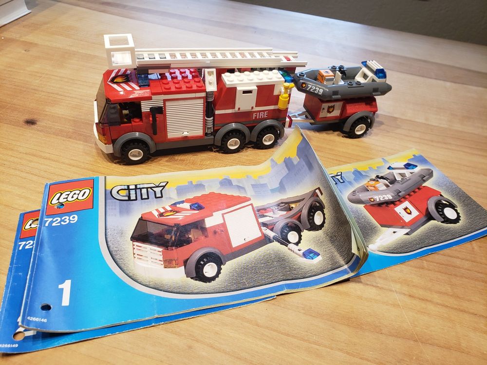 Lego City 7239 Feuerwehrauto mit Anhänger und Löschboot (Gebraucht) in ...