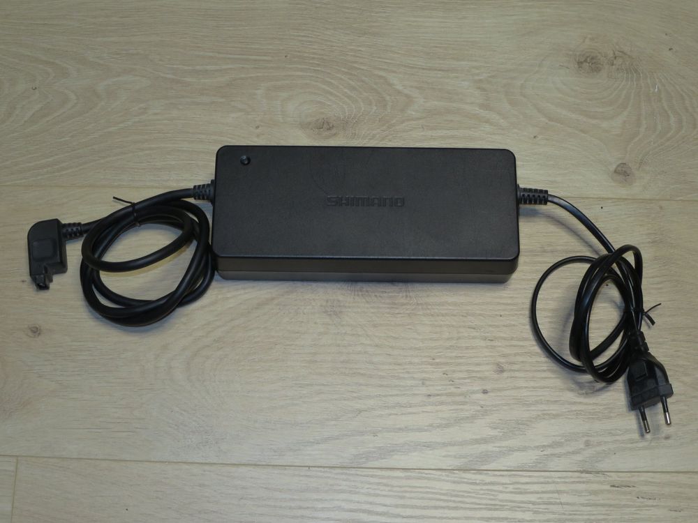 Shimano EC-E6000 Ladegerät 40V/42V 4.4A/4A für Steps Akkus (Gebraucht ...