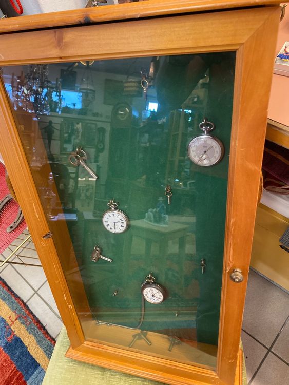 Taschenuhren Vitrine mit Uhren | Kaufen auf Ricardo