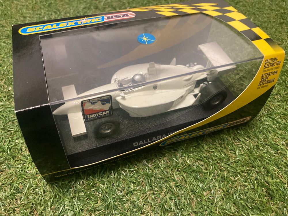 Slotcar 1:32 Scalextric Indycar White (Neu und originalverpackt) in Zug ...