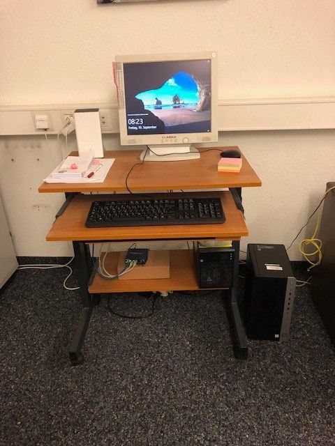 Kleiner Computertisch (Gebraucht) in Kloten für CHF 5 – nur Abholung ...