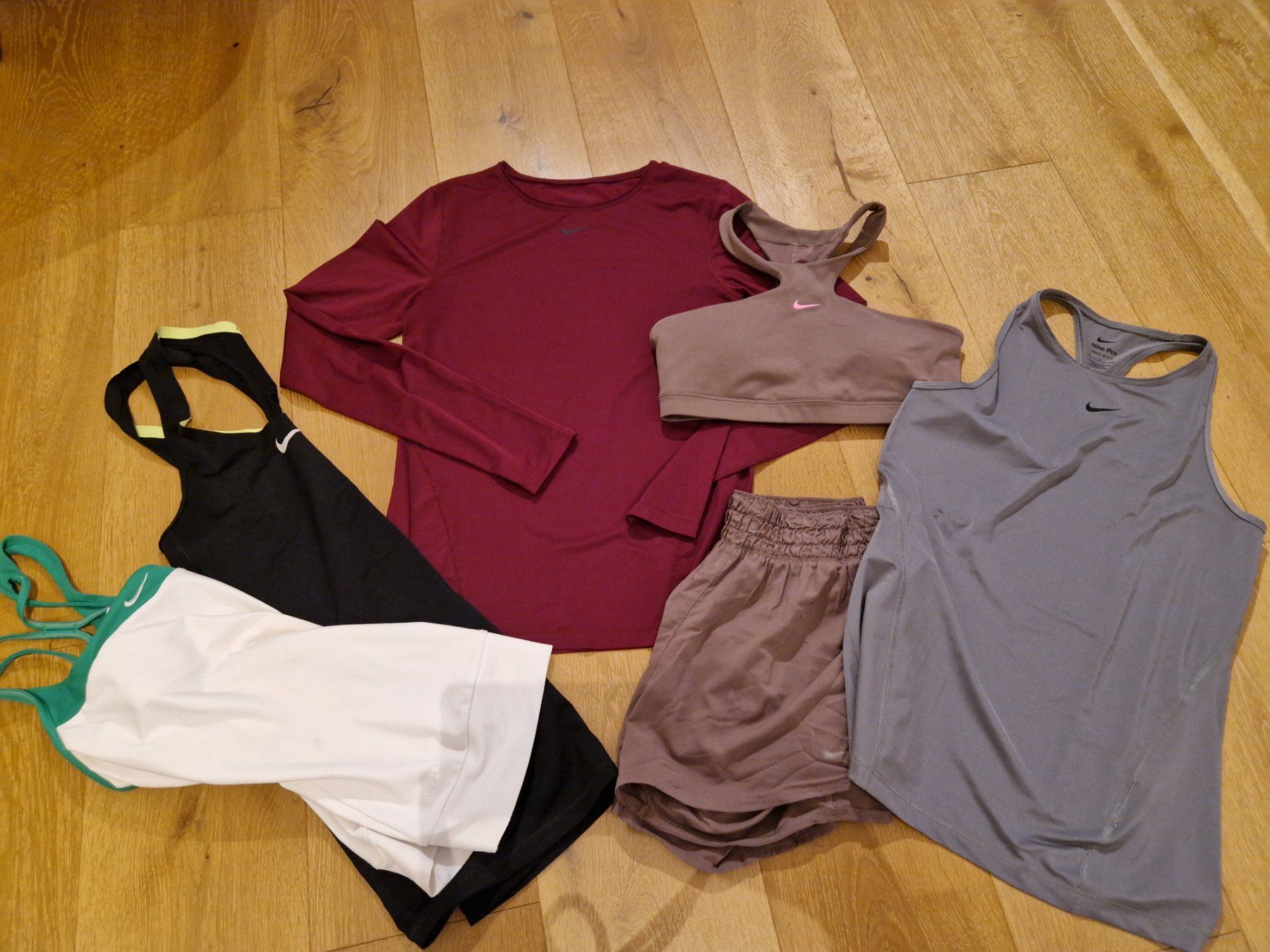 NIKE Sport Set 6 Teilig (Gebraucht) in Balsthal für CHF 39 – mit ...