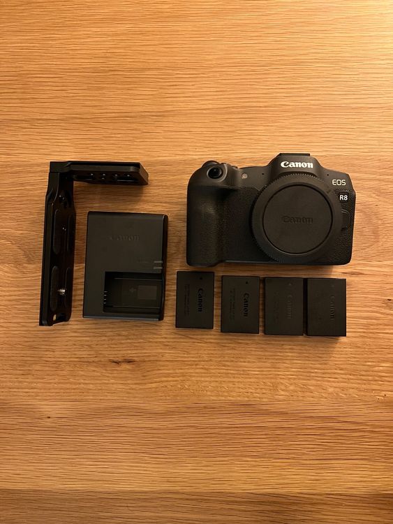 CANON R8 inkl. 4 Akku & Rig | Kaufen auf Ricardo