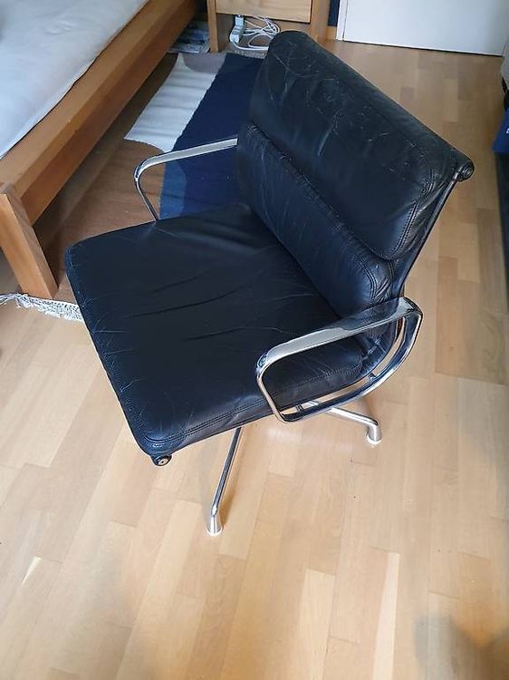 Vitra Eames EA 207 Soft Pad Bürostuhl (Gebraucht) in Tafers für CHF 899 – nur Abholung auf ...