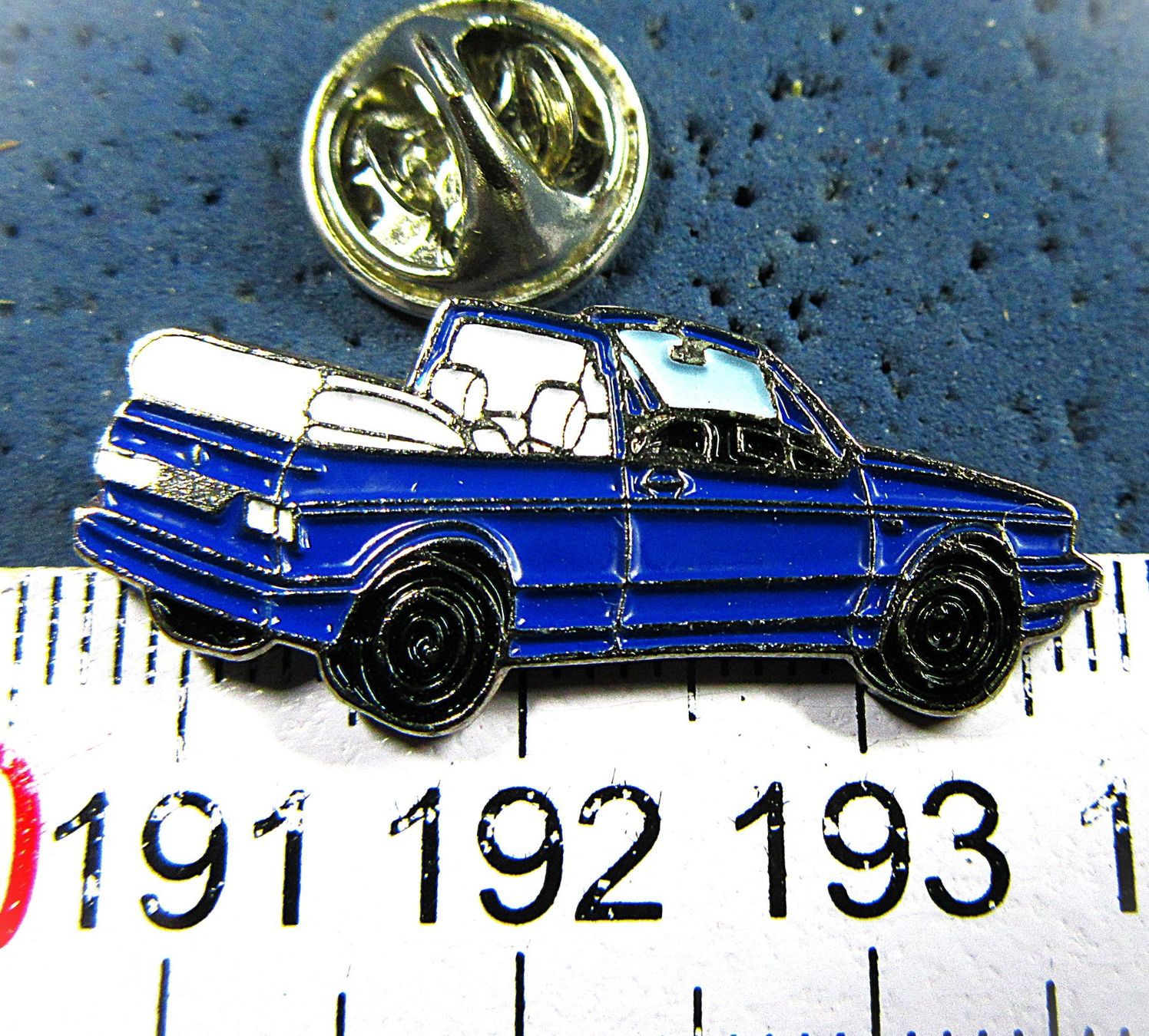 VW GOLF CABRIO OFFEN AUTO PIN GEPRÄGT SILBRIG (Gebraucht) in Ettingen ...