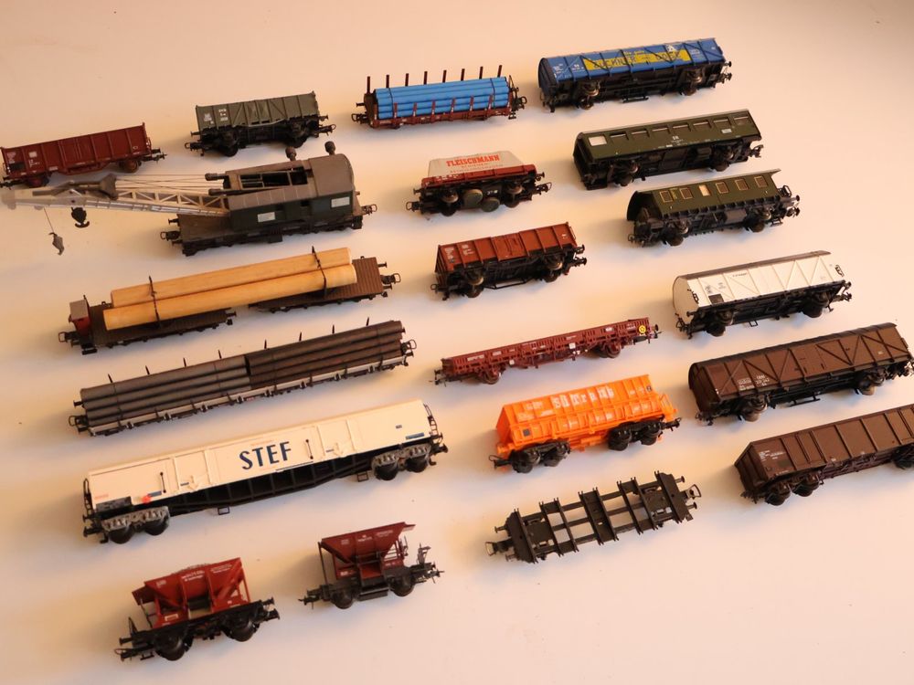 Klein Modellbahn/Roco/.. 20 x Wagen H0 - schönes Set (Gebraucht) in ...