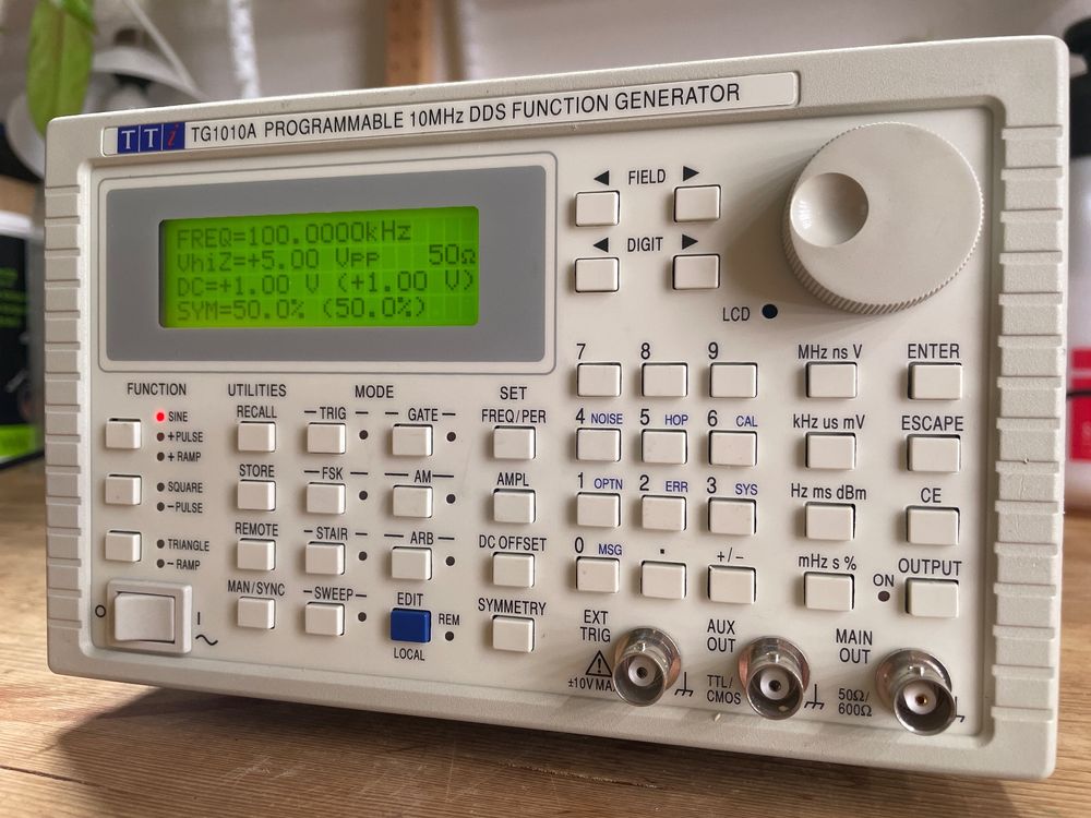AIM-TTI TG1010A Arbiträrer Funktionsgenerator (10MHz) | Kaufen auf Ricardo