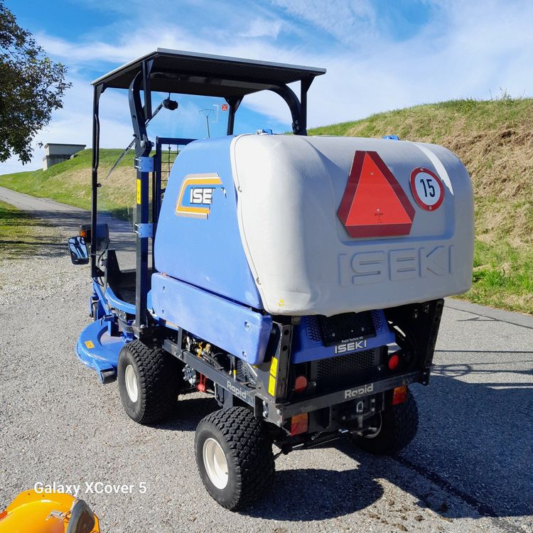 Tracteur, tondeuse Rasentraktor Iseki SF 240 mit Schneepflug (D'occasion) à Cuarny pour CHF ...