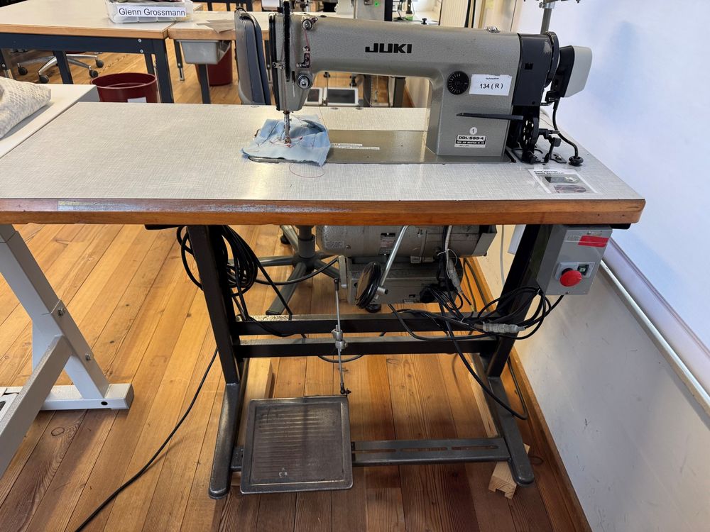 Industrienähmaschine Juki DDL 555-4 (Gebraucht) in Zürich für CHF 331 ...
