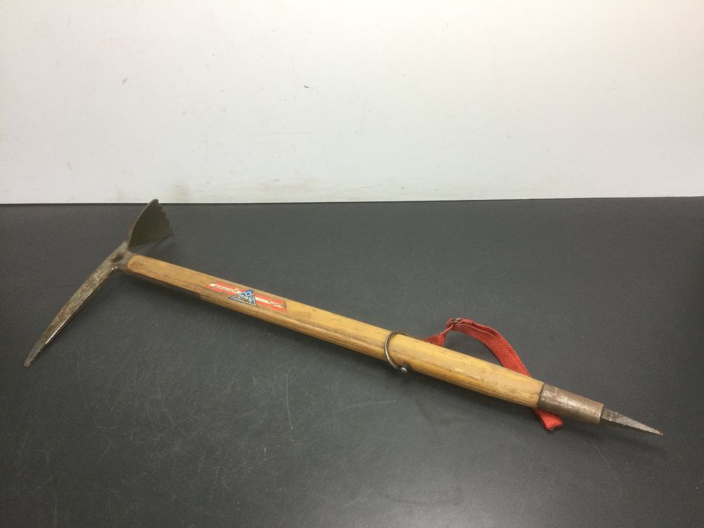 Alter Eispickel Stubai Nanga Parbat mit Holzstiel (Gebraucht) in Wangen SZ für CHF 49 – mit ...