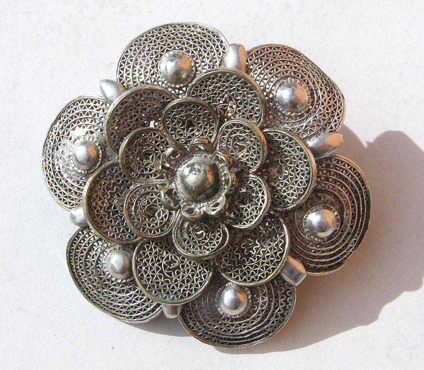 Konvolut alter Trachtenschmuck (Gebraucht) in Grenchen für CHF 100 – mit Lieferung auf Ricardo ...