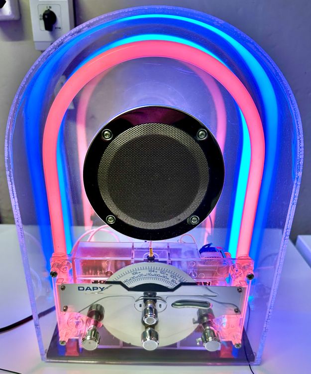 DAPY Vintage Radio Acrylglas Neon (Defekt) in Zürich für CHF 49 – mit ...