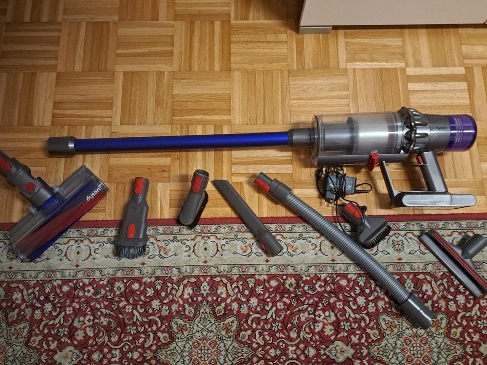Dyson V11 Absolute mit Zubehör / Akku defekt | Kaufen auf Ricardo Dyson V11 Absolute mit Zubehör / Akku defekt | Kaufen auf Ricardo