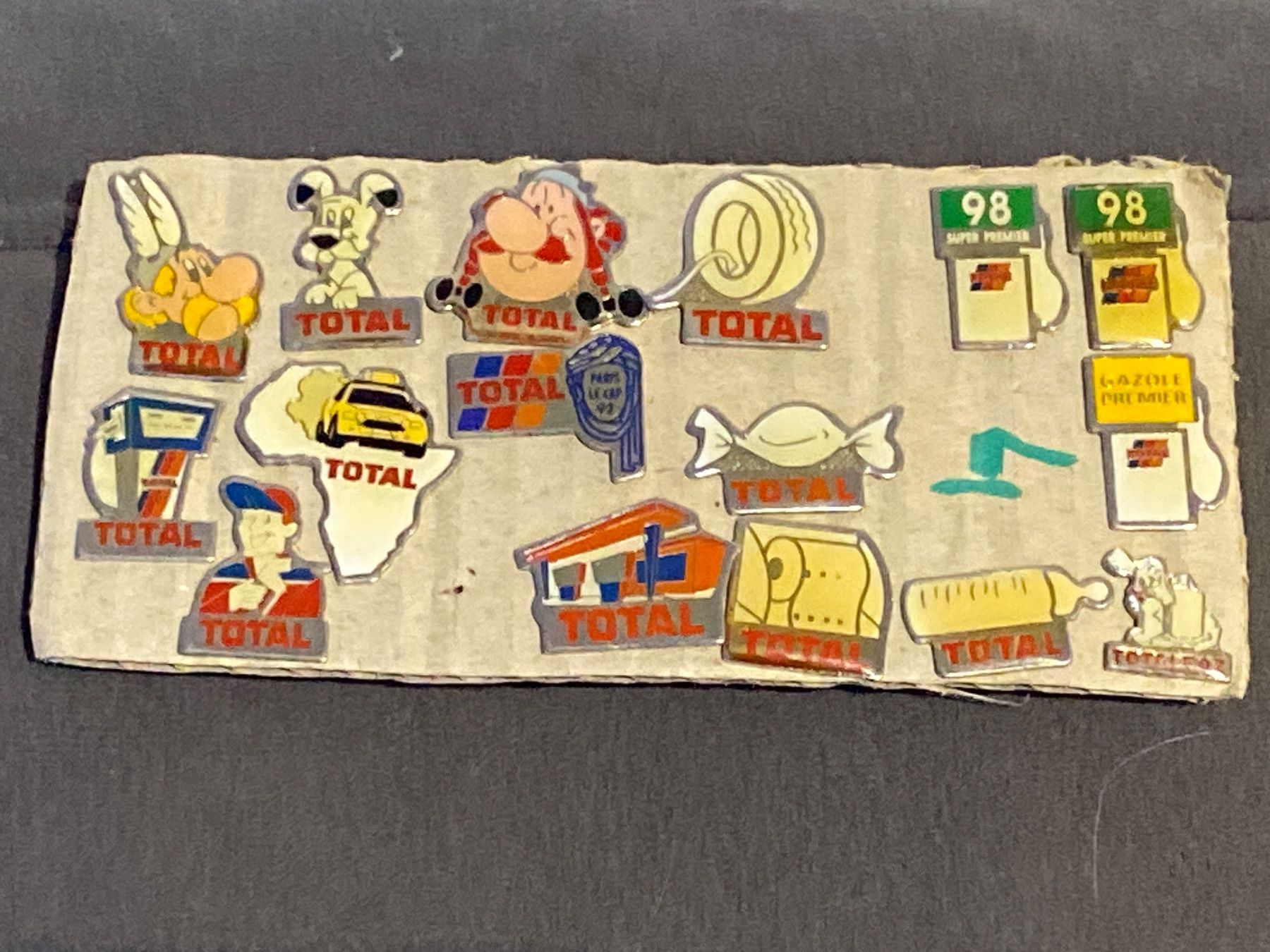 Astérix et Obélix - Pins vintage Total (D'occasion) à Fribourg pour CHF ...