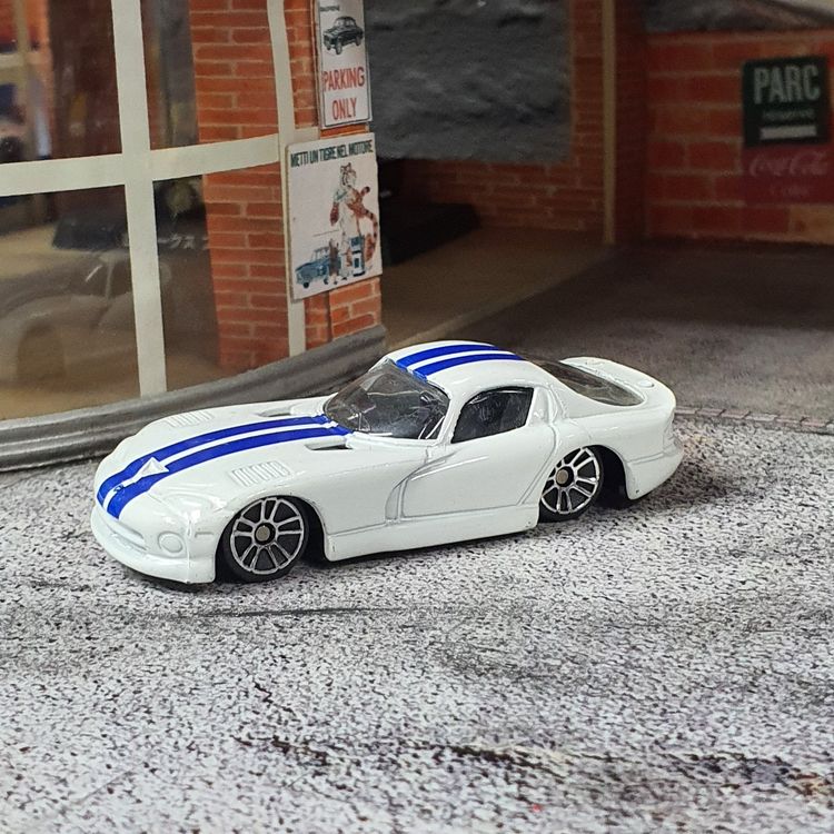 maisto unboxed dodge viper gt2 1998 spoiler broke (Gebraucht) in rolle ...