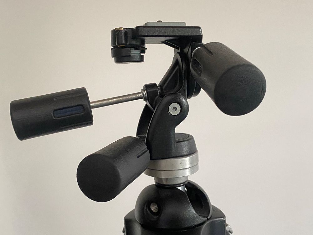 Manfrotto 455 Dreibein Profi Stativ mit Kopf 141RC (Gebraucht) in Bachs ...
