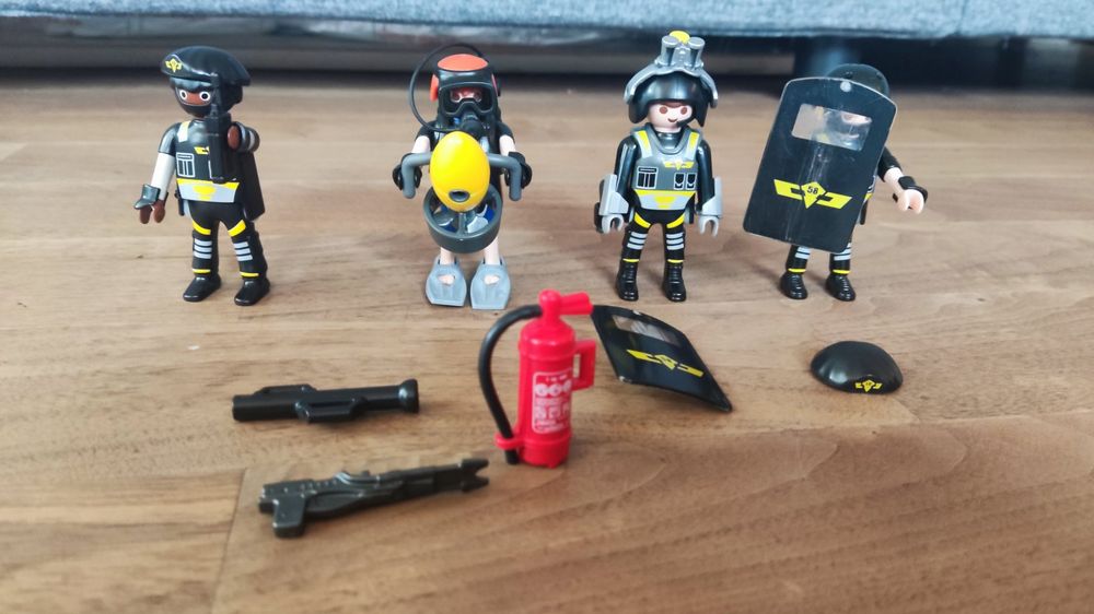 Playmobil Polizei Figurenset mit Zubehör (Gebraucht) in Fehraltorf für ...
