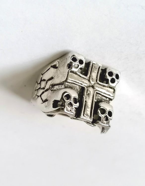 Cooler Totenkopf Ring mit Kreuz - Ideales Herbst Accessoire! (Neu ...
