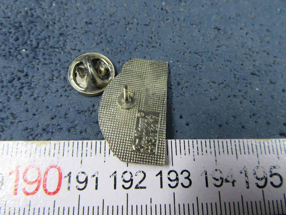 VW BEETLE AUTO PIN GELB GEPRÄGT SANAPARK AUDI (Gebraucht) in Ettingen ...