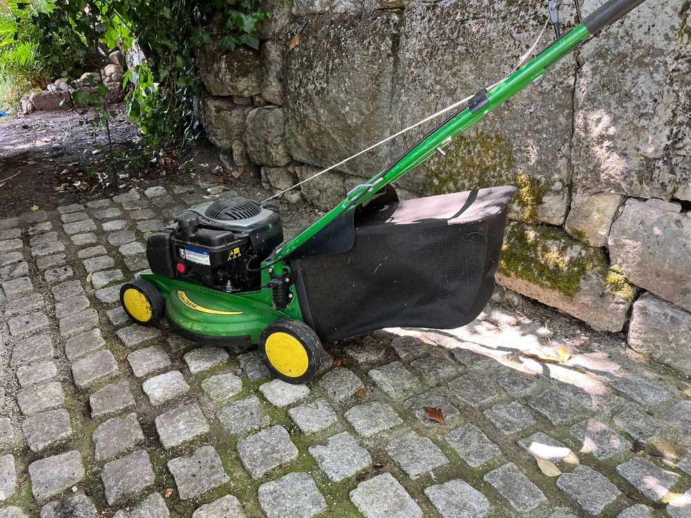 Rasenmäher John Deere R40 (Gebraucht) in Ligerz für CHF 100 – nur ...