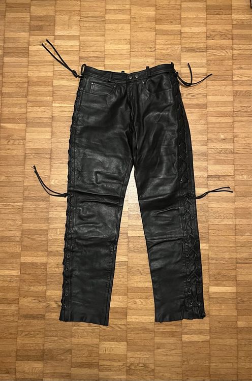 Stilvolle Lederhose Mit Schnurung Bild