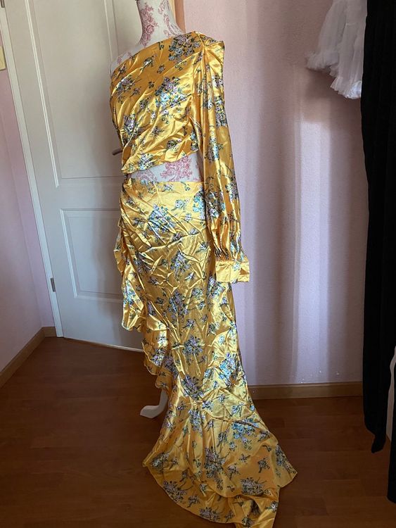 Kleid speziell ca. M (Gebraucht) in Balsthal für CHF 1 – mit Lieferung auf Ricardo kaufen