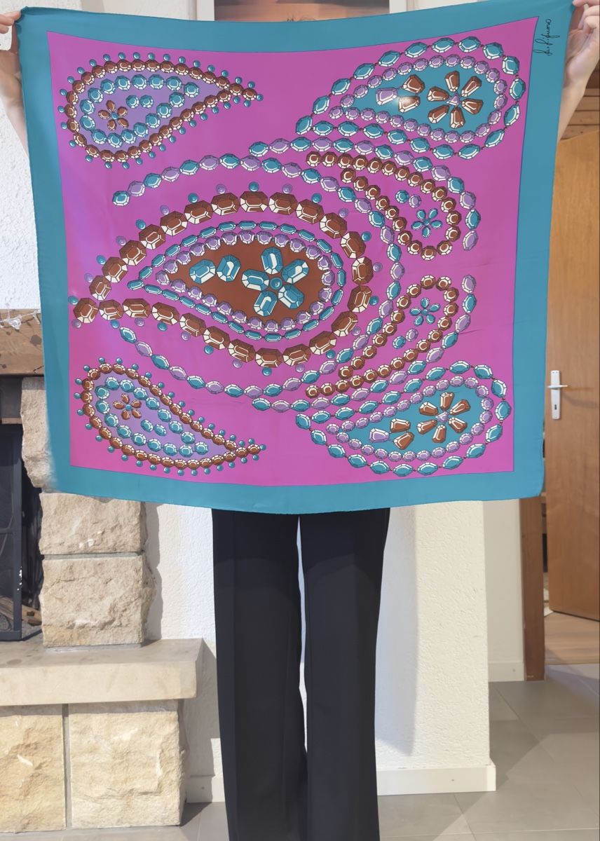 Foulard de soie vintage (Neuf (Voir description)) à Vuippens pour CHF ...