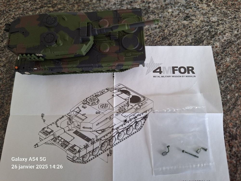 Märklin HO, Char Panzer Léopard 2 de l'armée Suisse en métal (Neu und ...