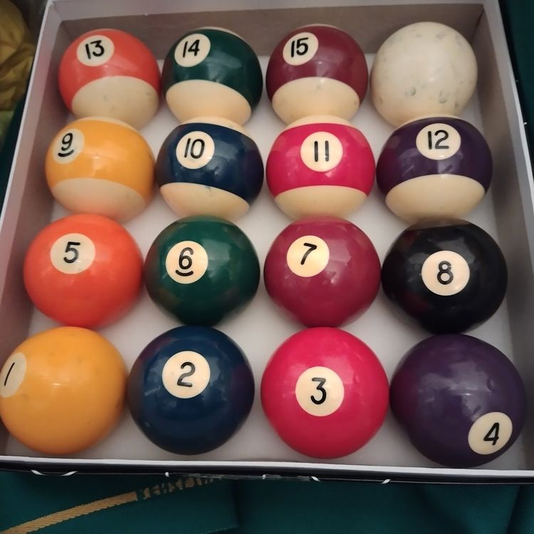 boules de billard 1 à 15 plus blanche (Gebraucht) in Fribourg für CHF ...
