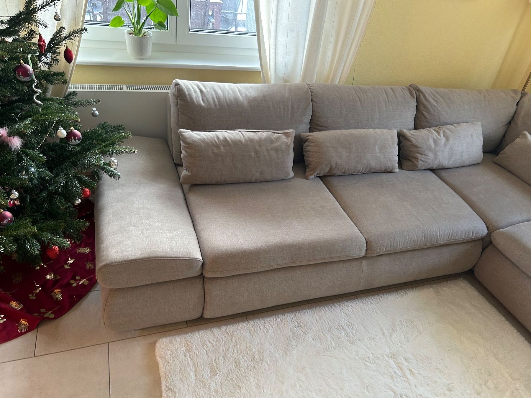 L-Förmiges Beiges Sofa von Conforama Modell Alina (Neu (gemäss Beschreibung)) in Maisprach für ...